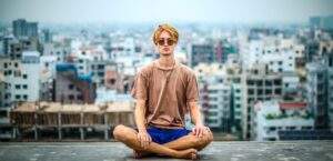 A 12-Minute Meditation to Meet the Body In Pain - Mindful